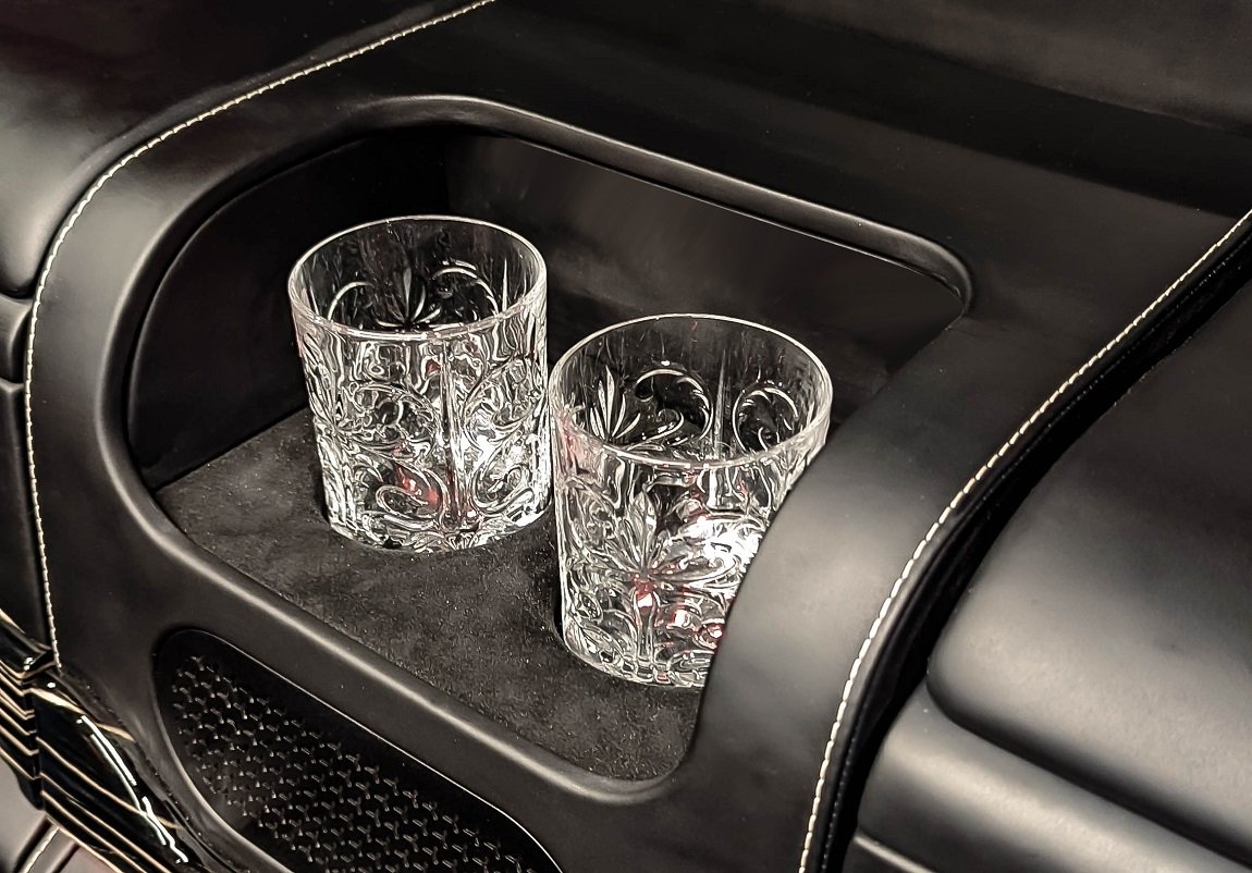 V Class Luxury Van Black Edition - Scuderia Motor Design