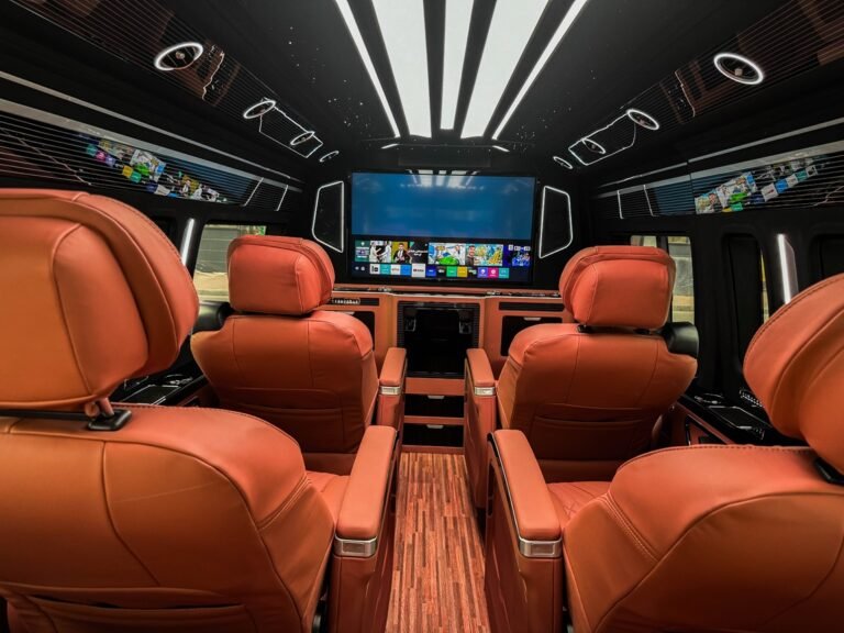 Toyota Hiace Luxury Van - Scuderia Motor Design