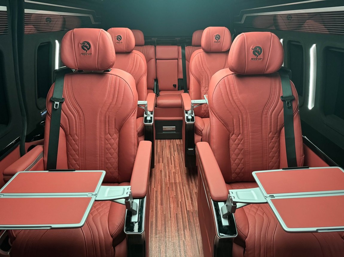 Toyota Hiace Luxury Van - Scuderia Motor Design