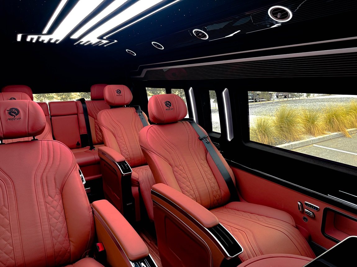 Toyota Hiace Luxury Van - Scuderia Motor Design