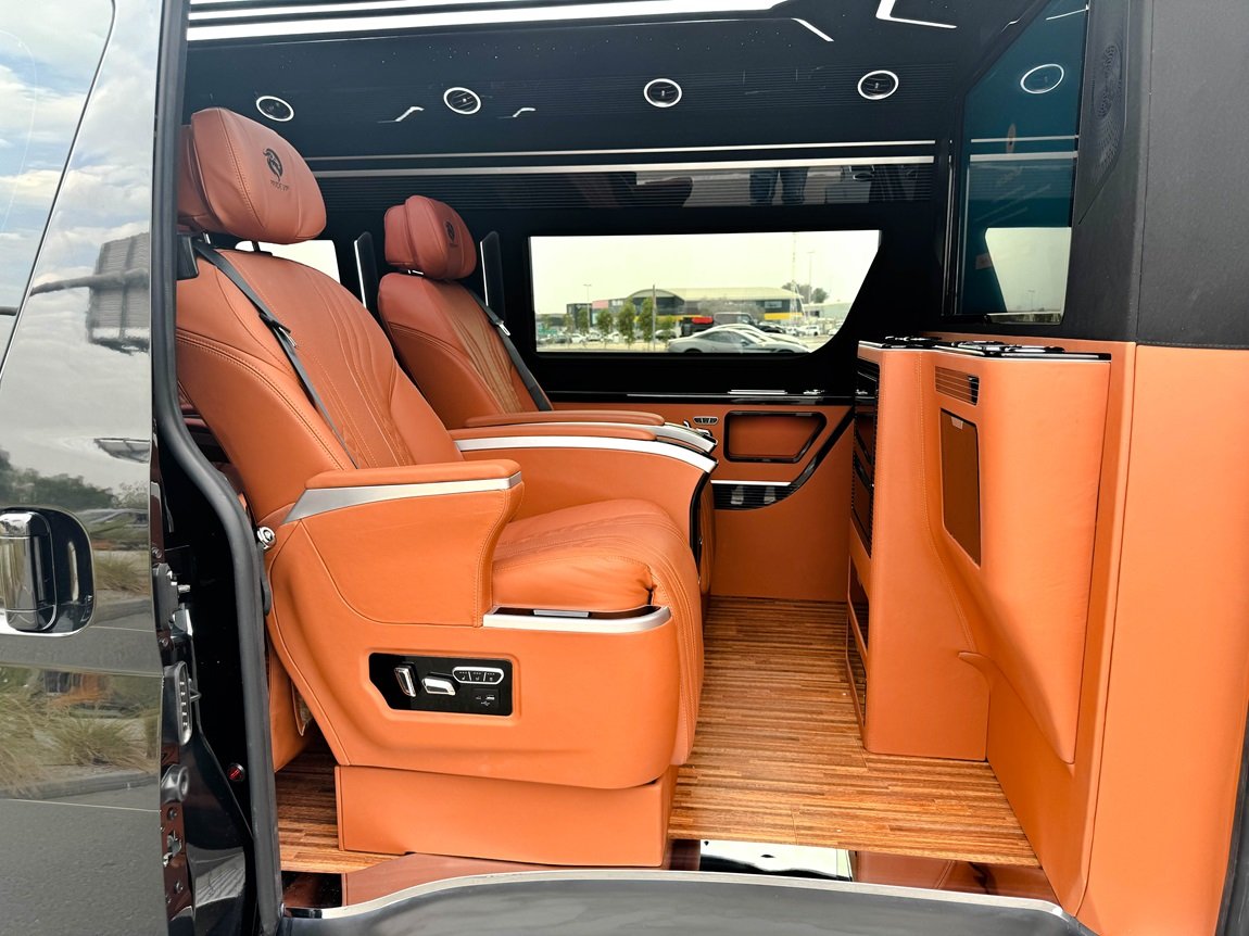 Toyota Hiace Luxury Van - Scuderia Motor Design