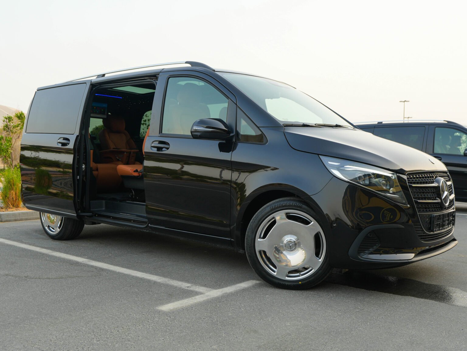 Mercedes Luxury VIP Van - Scuderia Motor Design
