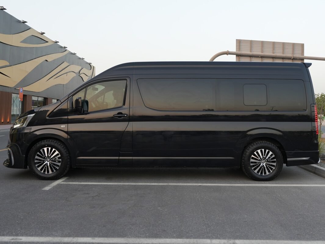 Toyota Hiace VIP Van - Scuderia Motor Design